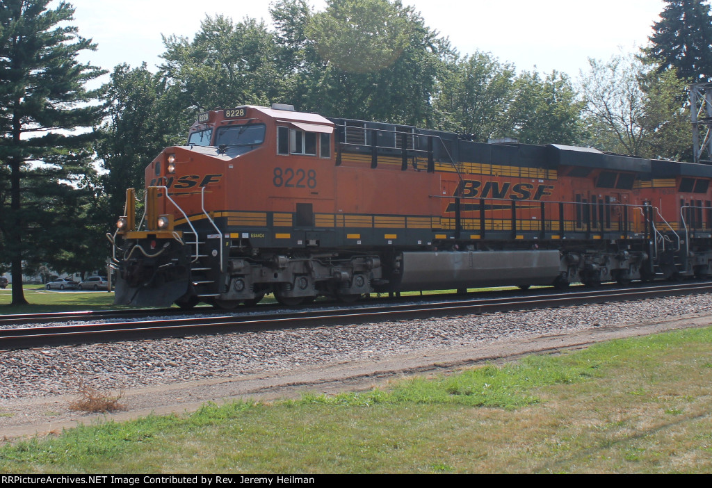 BNSF 8228 (1)